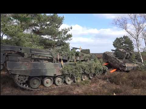 Panzerbergung extrem! Schützenpanzer Puma wird durch Bergepanzer 3A0 Büffel aus Graben geborgen!