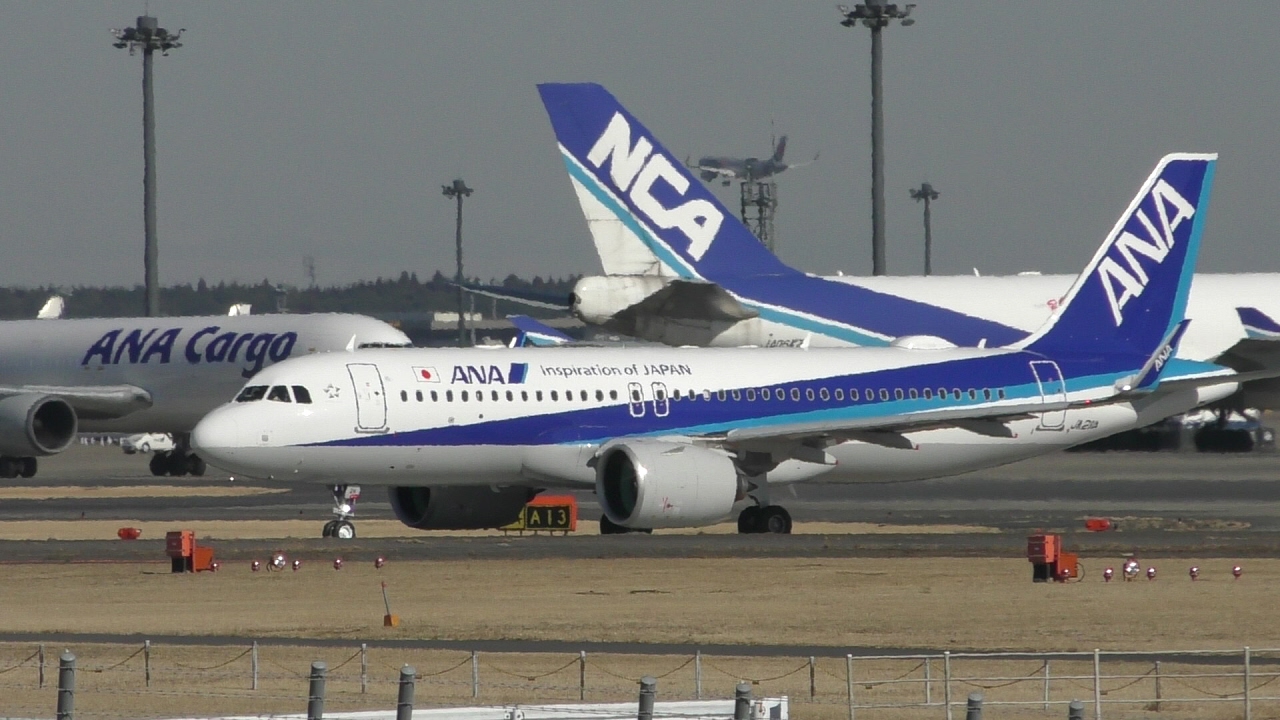 日本で初めてのA320neo ANA A320neo JA211A takeoff @Narita Airport rwy34L(WX970M ...