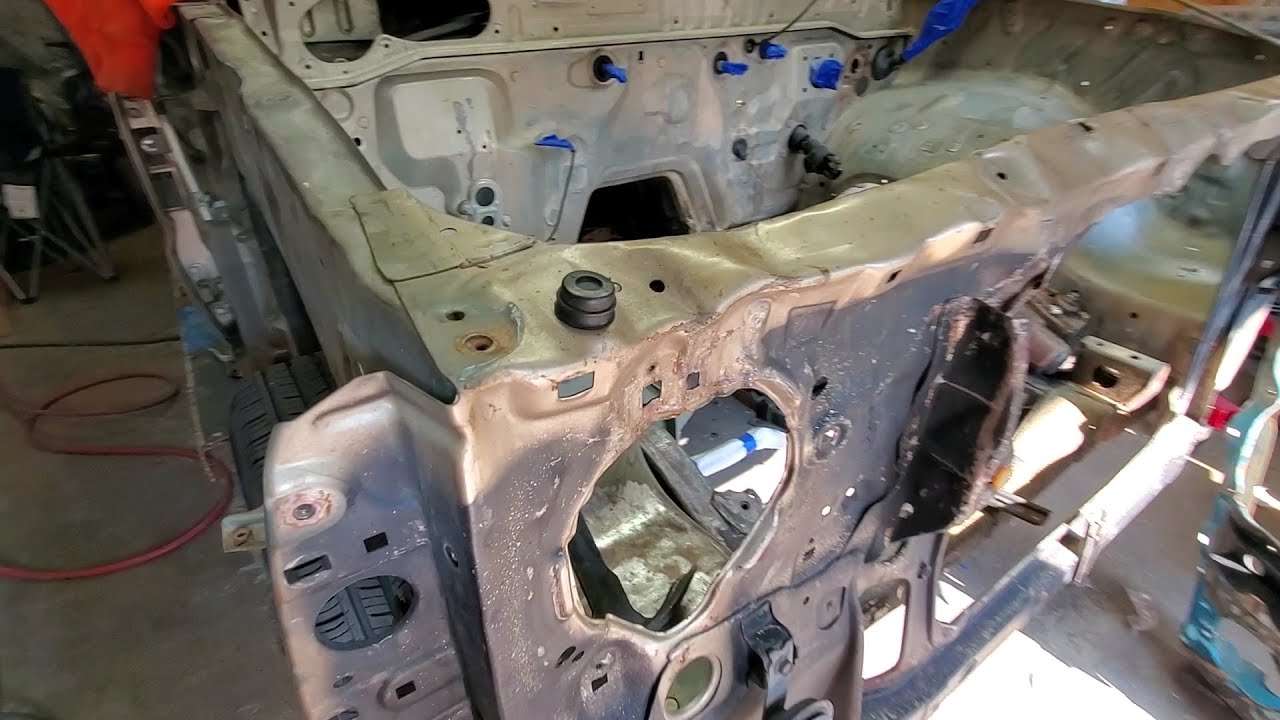 PAINTING MAZDA B2000 ENGINE BAY - YouTube