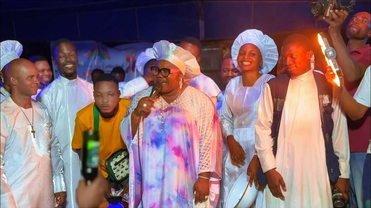 ESTHER IGBEKELE & HER FANS HAVING A HEARTWARMING CALL& RESPONSE SESSION WIT HER HIT SONG SHEY ...