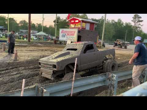 Jumping Run Creek Mud Bog 5-1-2021 Small Block - YouTube