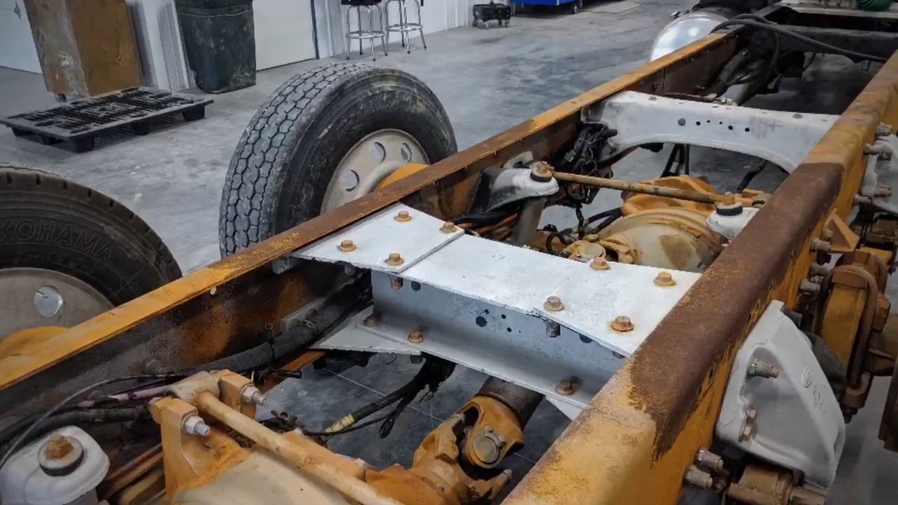 Mid-Mo’s Peterbilt 379 show truck the black duck RisslerBilt - YouTube