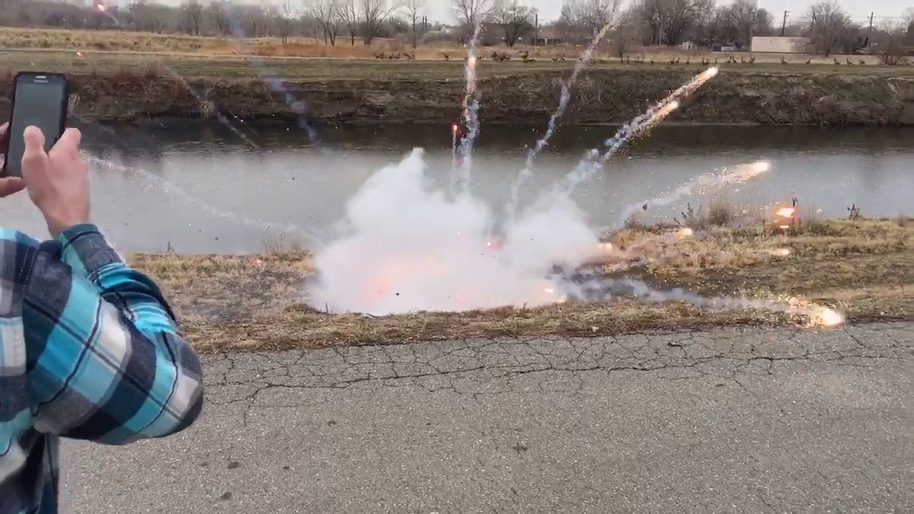 Exploding gingerbread house - YouTube