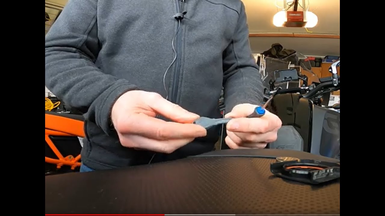 Demonstrating Spare Key Use For My 2022 BMW R1250GS - YouTube