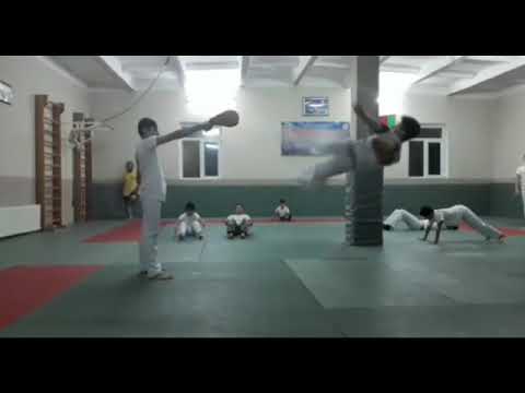 Axe Capoeira Azerbaijan     Akrobatik training