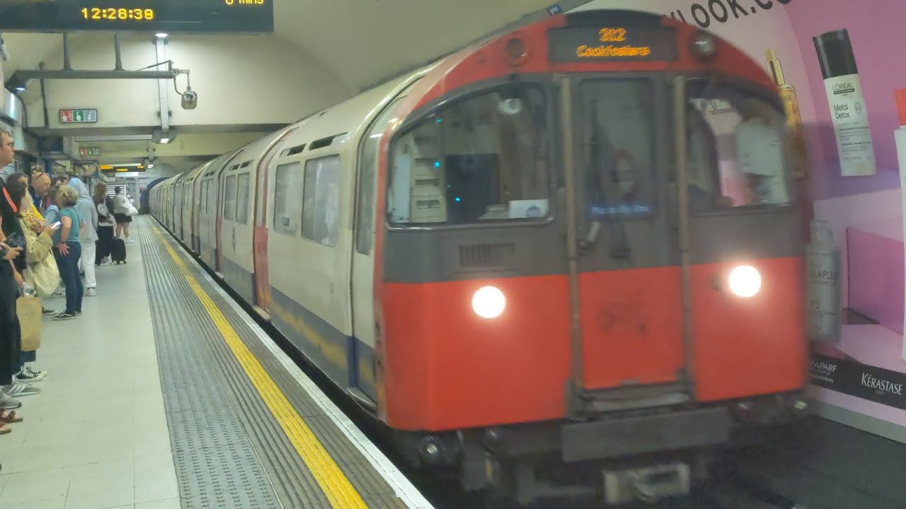 London Underground Piccadilly Line 1973 Stock arrives at Leicester ...