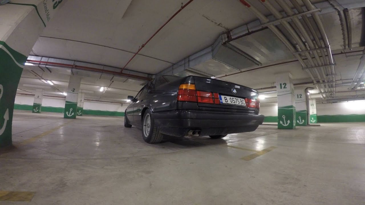 BMW e34 525i no vanos - exhaust SOUND and DRIFT in the MALL! - YouTube