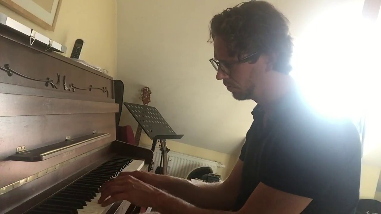 Rest in Peace Chester Bennington - "In The End" (Solo Piano) - YouTube