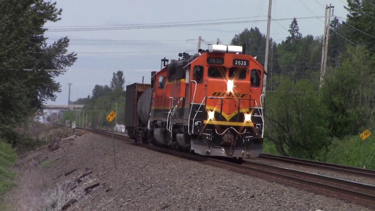 BNSF 2635 & 1779 and 2 cars - YouTube