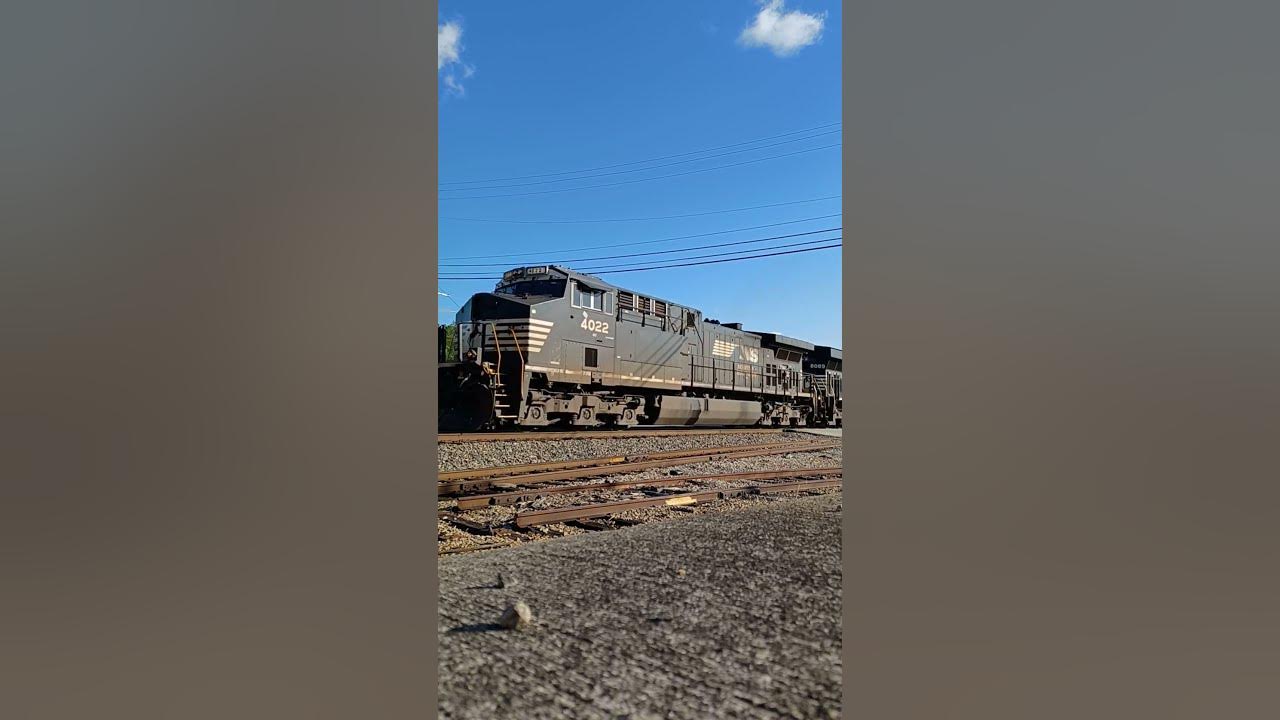 LOUD Creeper! Norfolk Southern #4022 Massive NS 154 Pictures/Frames @rider22 - YouTube