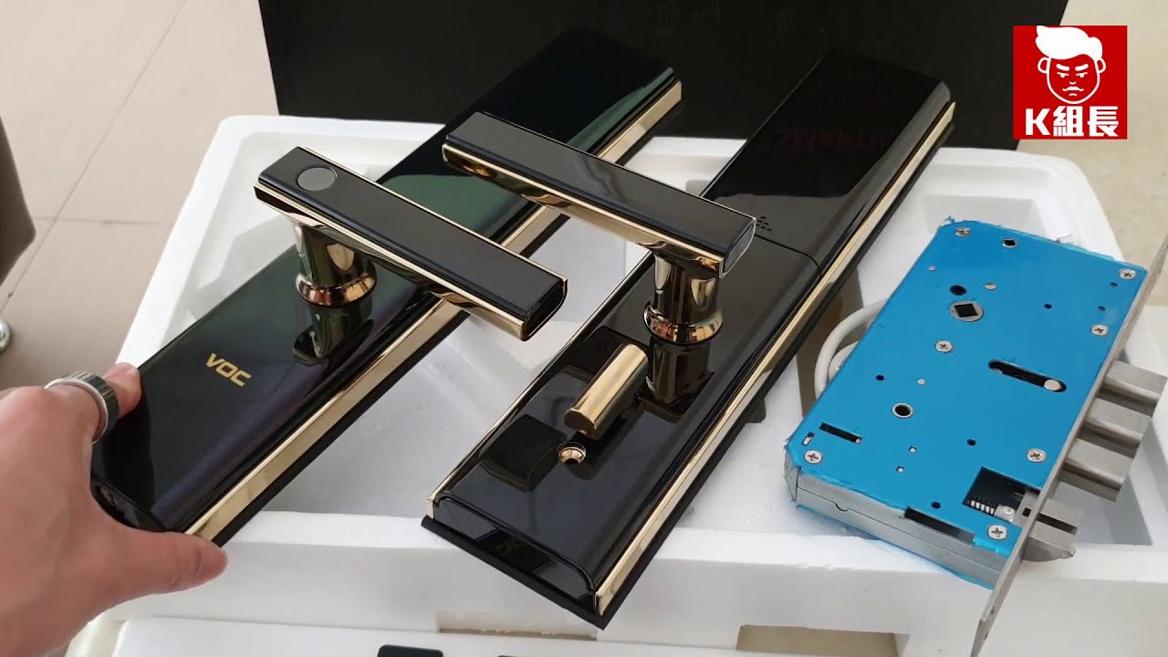 全新改版，國民電子鎖 VOC X9+電子鎖，使用需求最重要，爸媽看完好想要~①防爆阻燃白光面板 ②高續航力雙電池槽③厚重門專用把手雙軸承④三叉斜舌防止地震卡門⑤半導體指紋0.3秒疾速秒開 ...