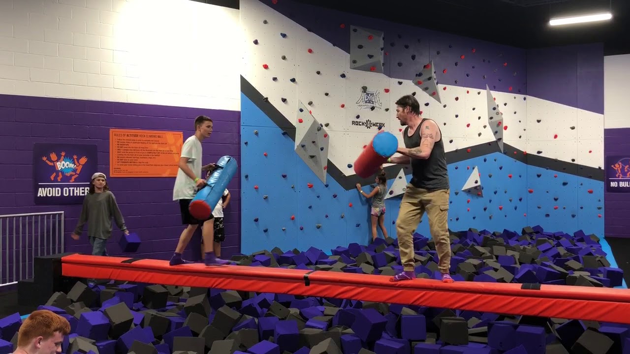 Trampoline fight 7 - YouTube