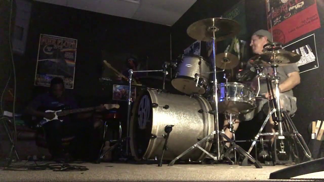 Bad Ass Bass & Drum Funk Medley - YouTube