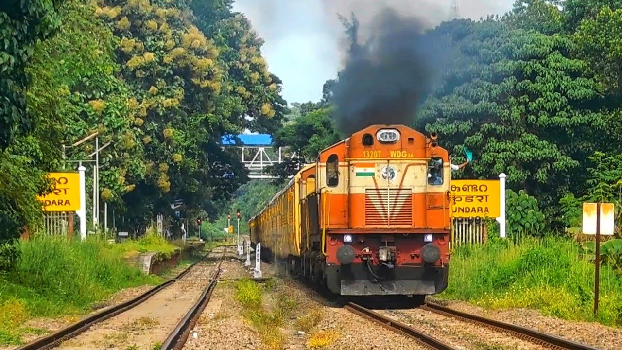 06729 Madurai Punalur express leaving beautiful Kundara station | # ...