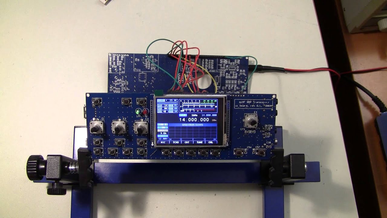 mcHF QRP transceiver "first LCD light" - YouTube
