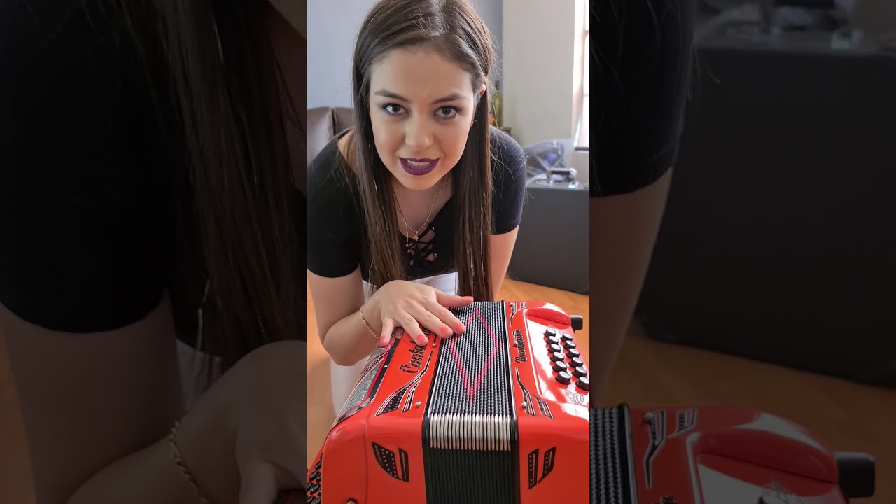 Llegó mi nuevo acordeón! Janeth Valenzuela recibe su acordeón nuevo ...