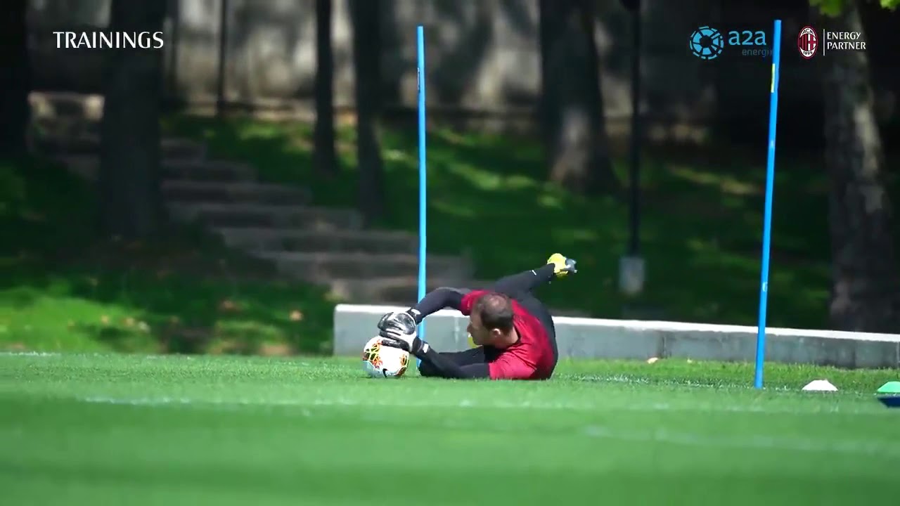 Asmir Begović in training at Ac Milan - YouTube