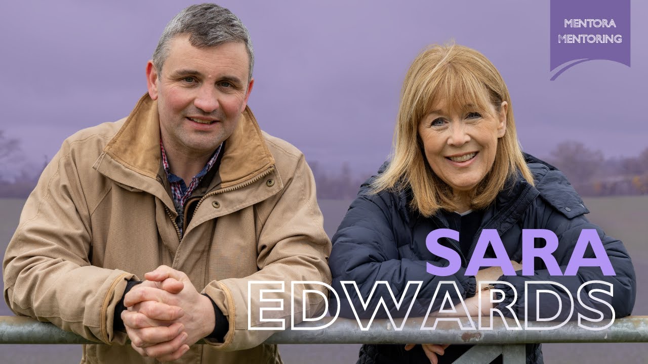 Mentora yn rhoi hyder i gyn newyddiadurwr Sara Edwards gains confidence ...