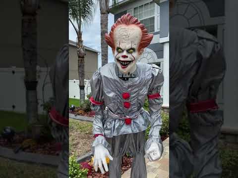 Pennywise Animatronic from the IT movie - YouTube