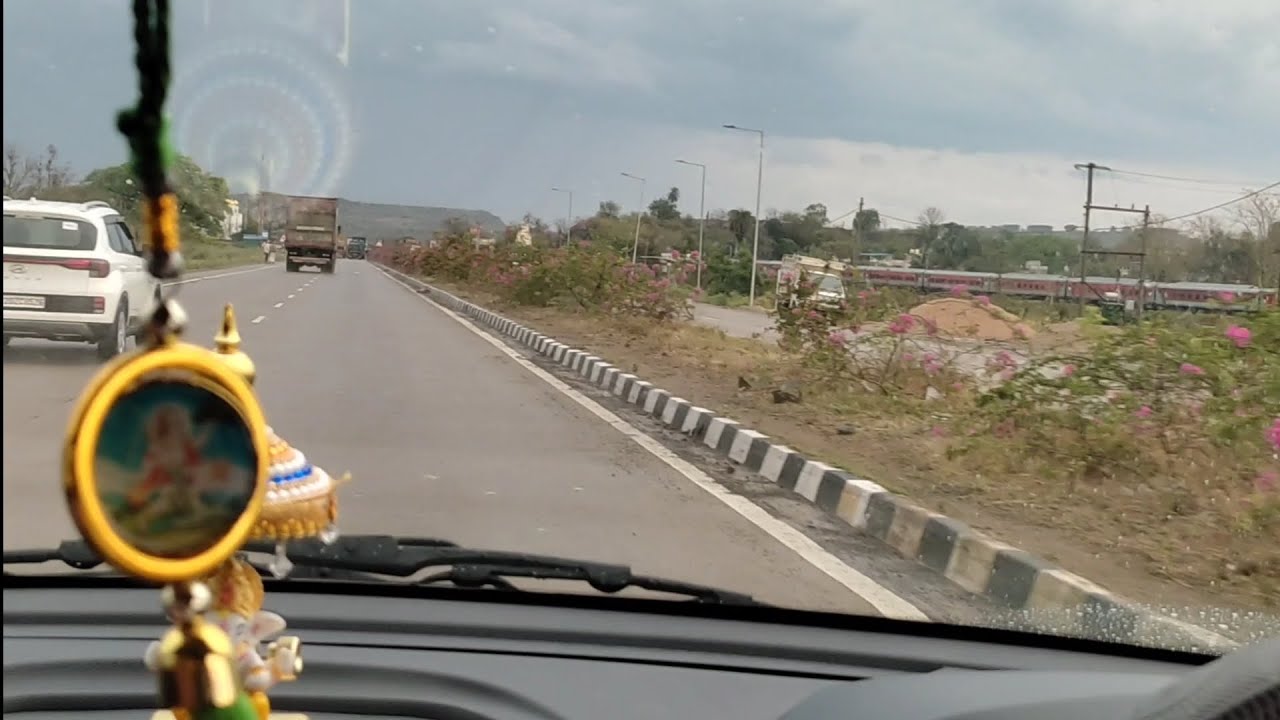 Hum Tum Do Do Premi Car Train Status - YouTube
