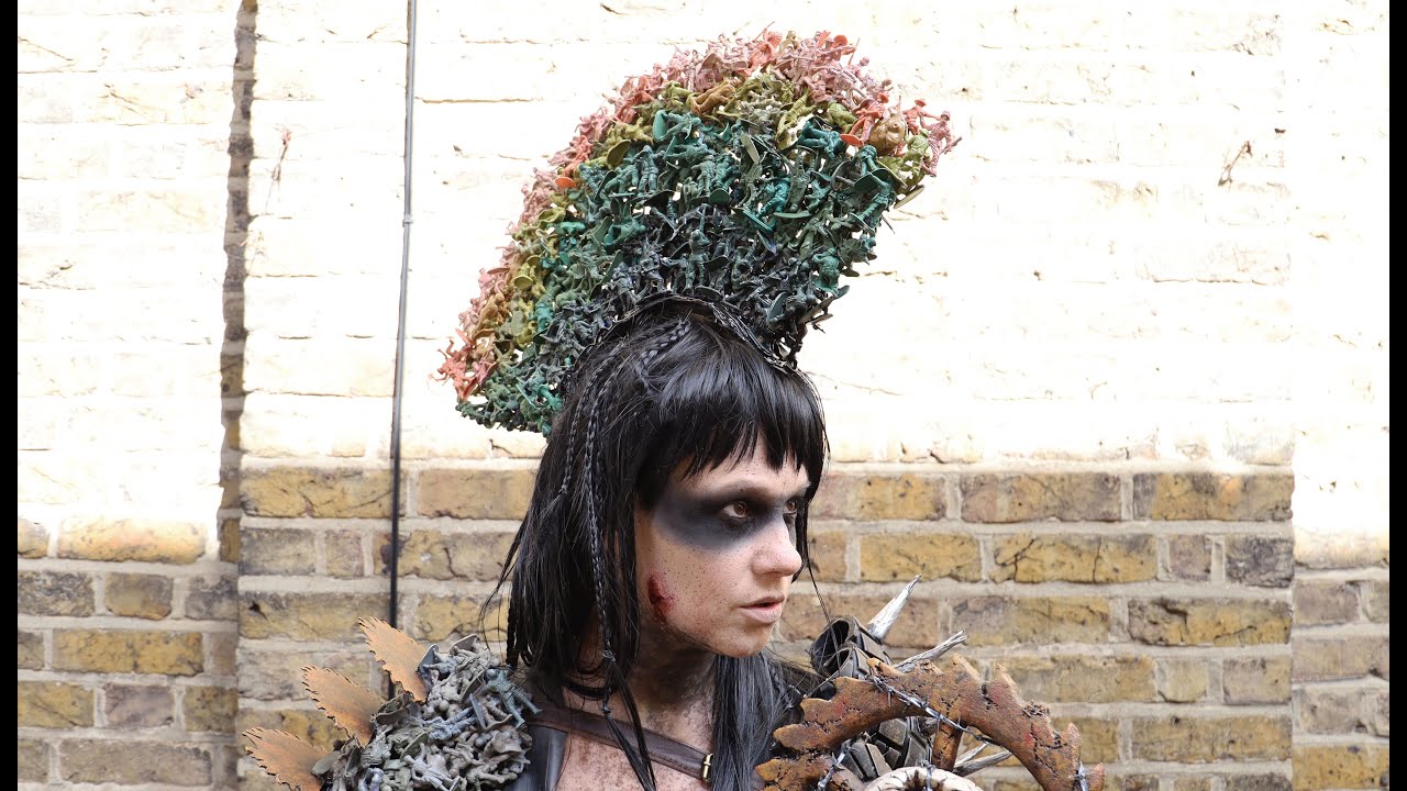 How to make a giant Mohawk with recycled army men - YouTube