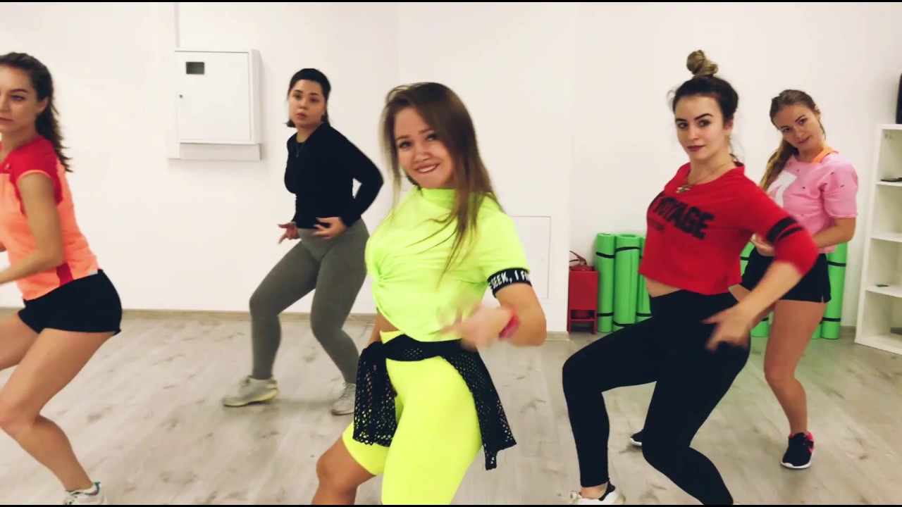 Reggaeton WE DANCE Studio - YouTube