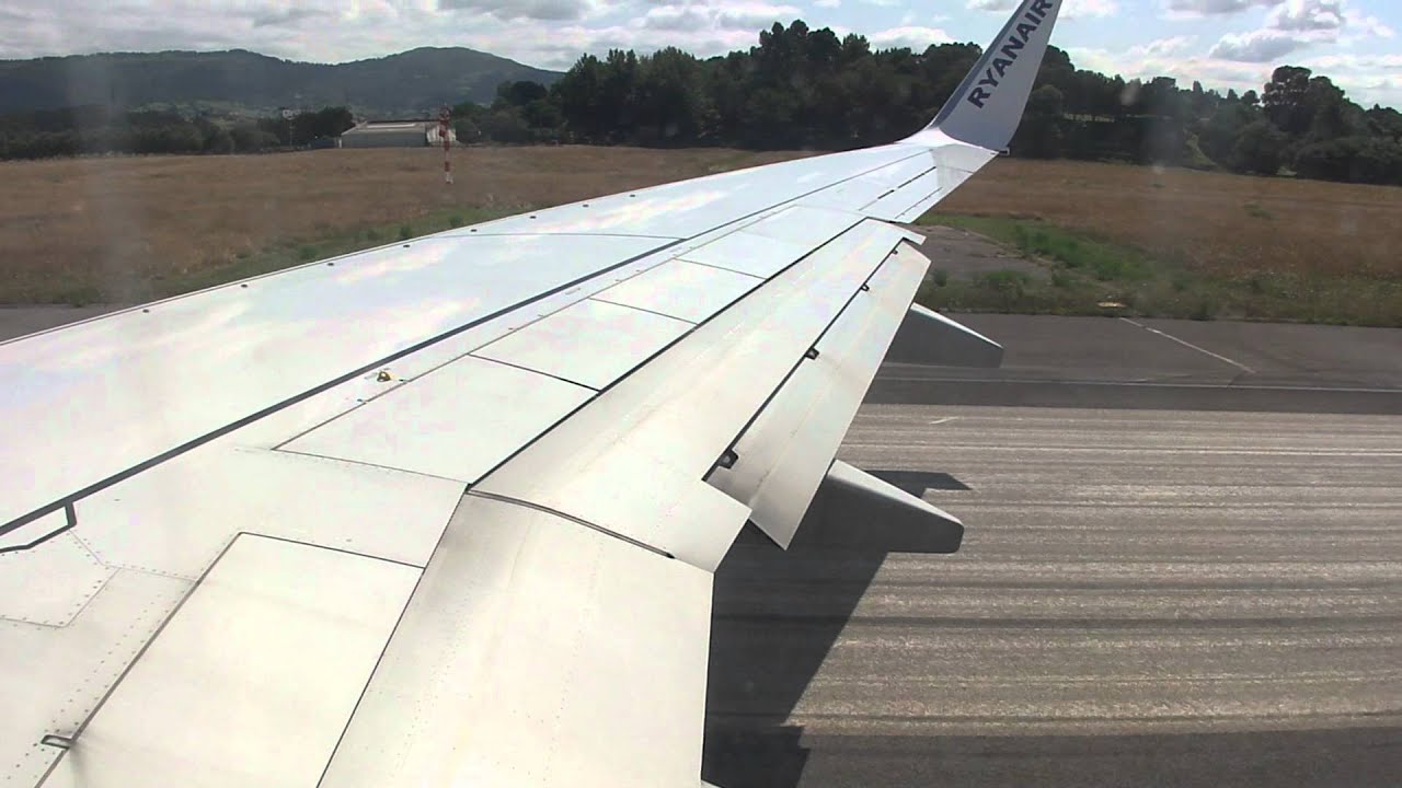 [HD] Ryanair 737-800 take off Santander - YouTube