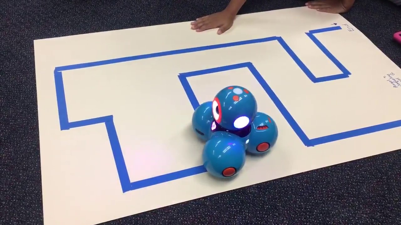 Block coding Dash for a maze - YouTube