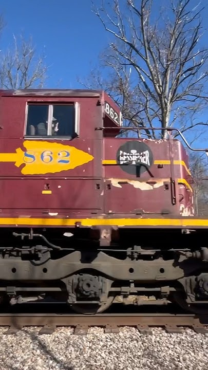 B&LE 862 SD38AC in DMIR paint leads B&LE SD38-2 in Plum, PA - YouTube