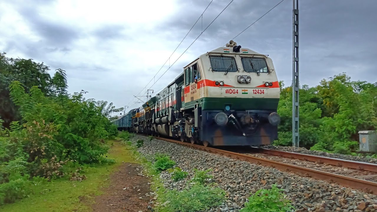 Hubli WDG4 Twins powered BCNHL Freight takes Kumta exit - Konkan ...