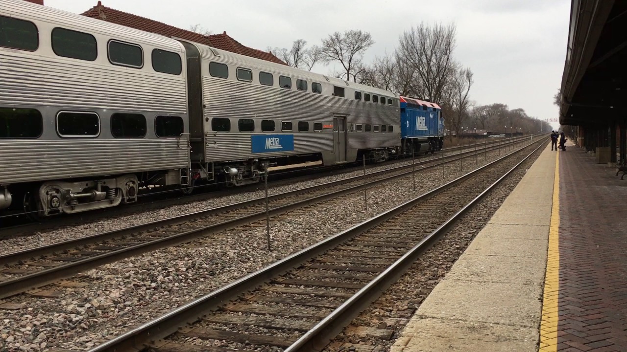 Inbound Metra 114 Arrives and Departs Riverside IL - YouTube