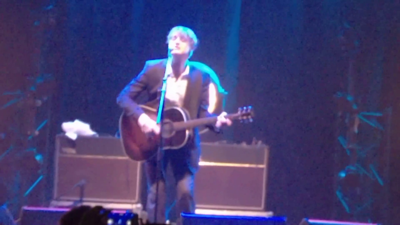 Peter Doherty solo - "Music when the lights got out" - YouTube