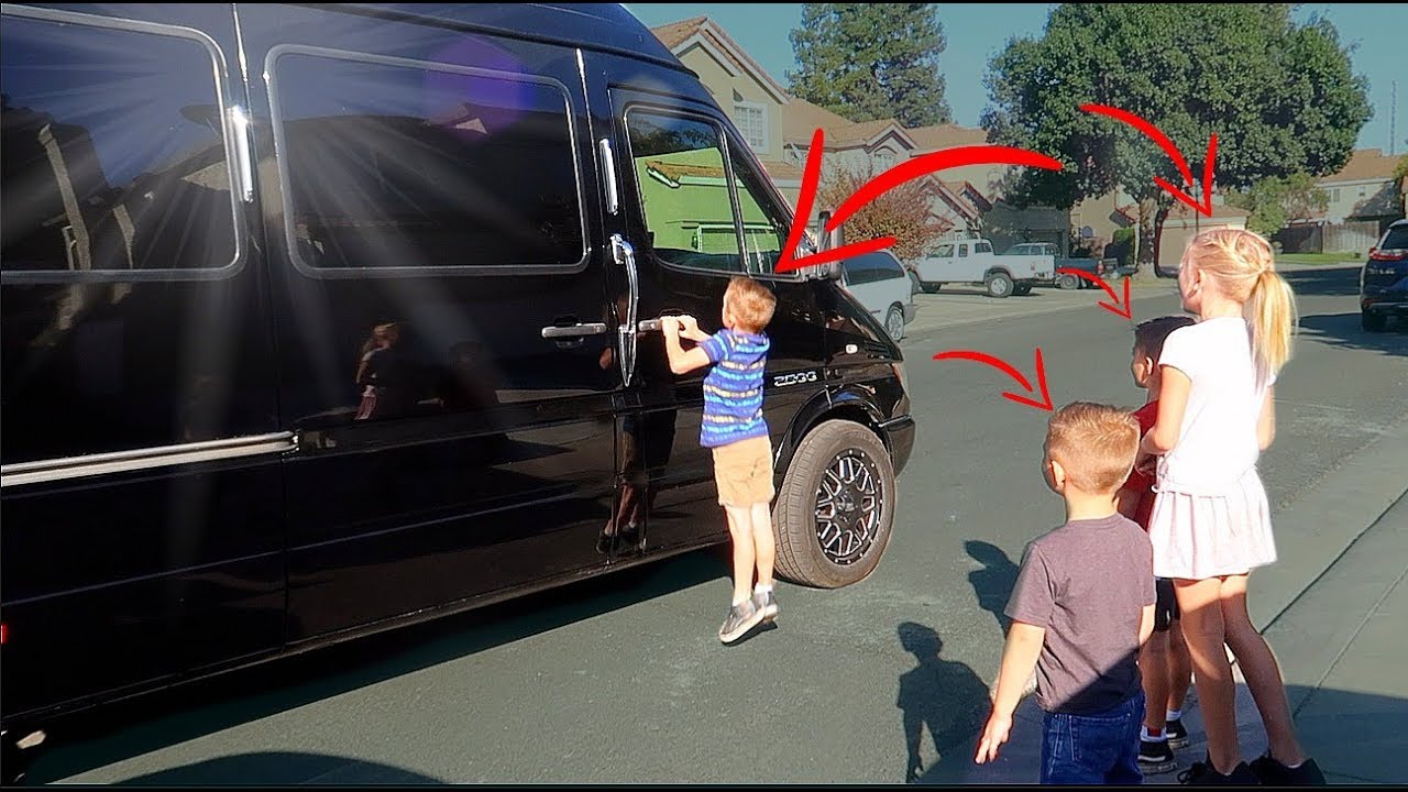 TAKING OUR 5 KIDS IN A HUGE LIMO! - YouTube