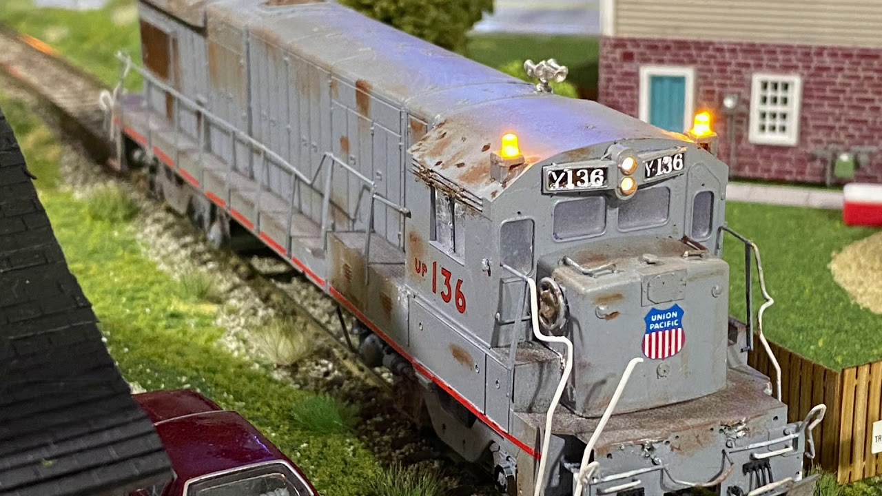 UPY B23-7 RCO Unit DCC & Sound Install With Custom LED Lighting - YouTube