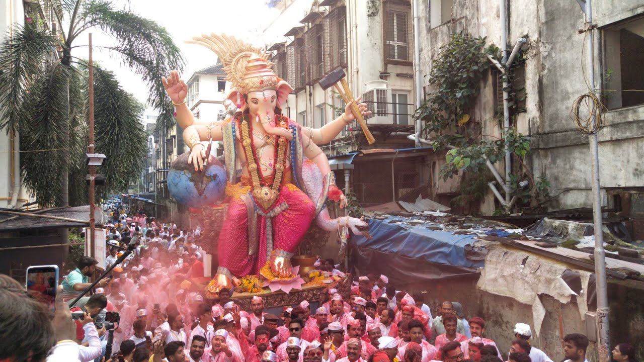 Mumbai Cha Raja, Ganesh Galli Visarjan Miravnuk 2022 Starts | Aika ...
