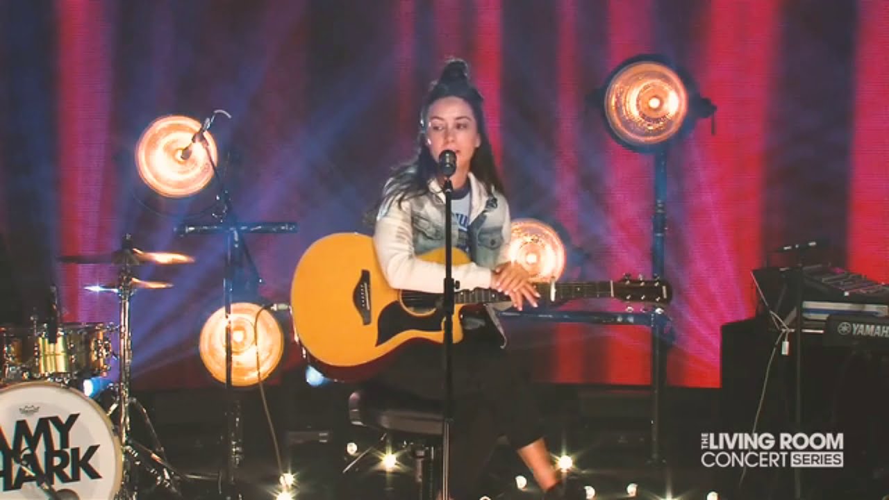 Amy Shark - Everybody rise (live) - YouTube