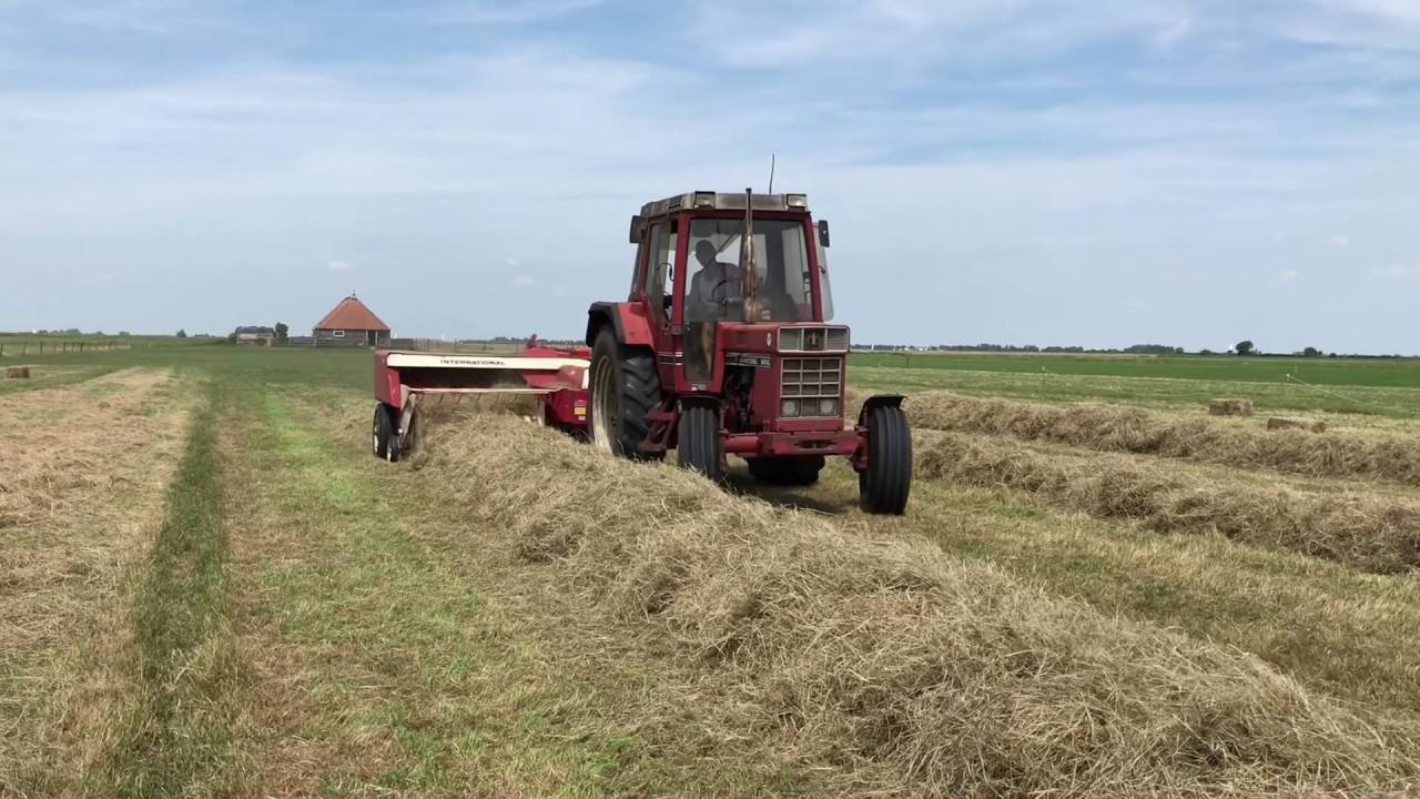 Hay baling with international 440 baler - YouTube