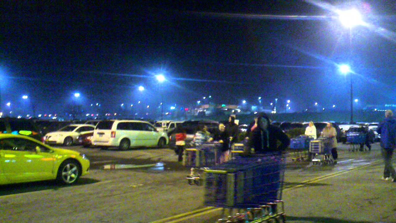 Toys r us black friday 2011 Clay, NY (cicero) - YouTube