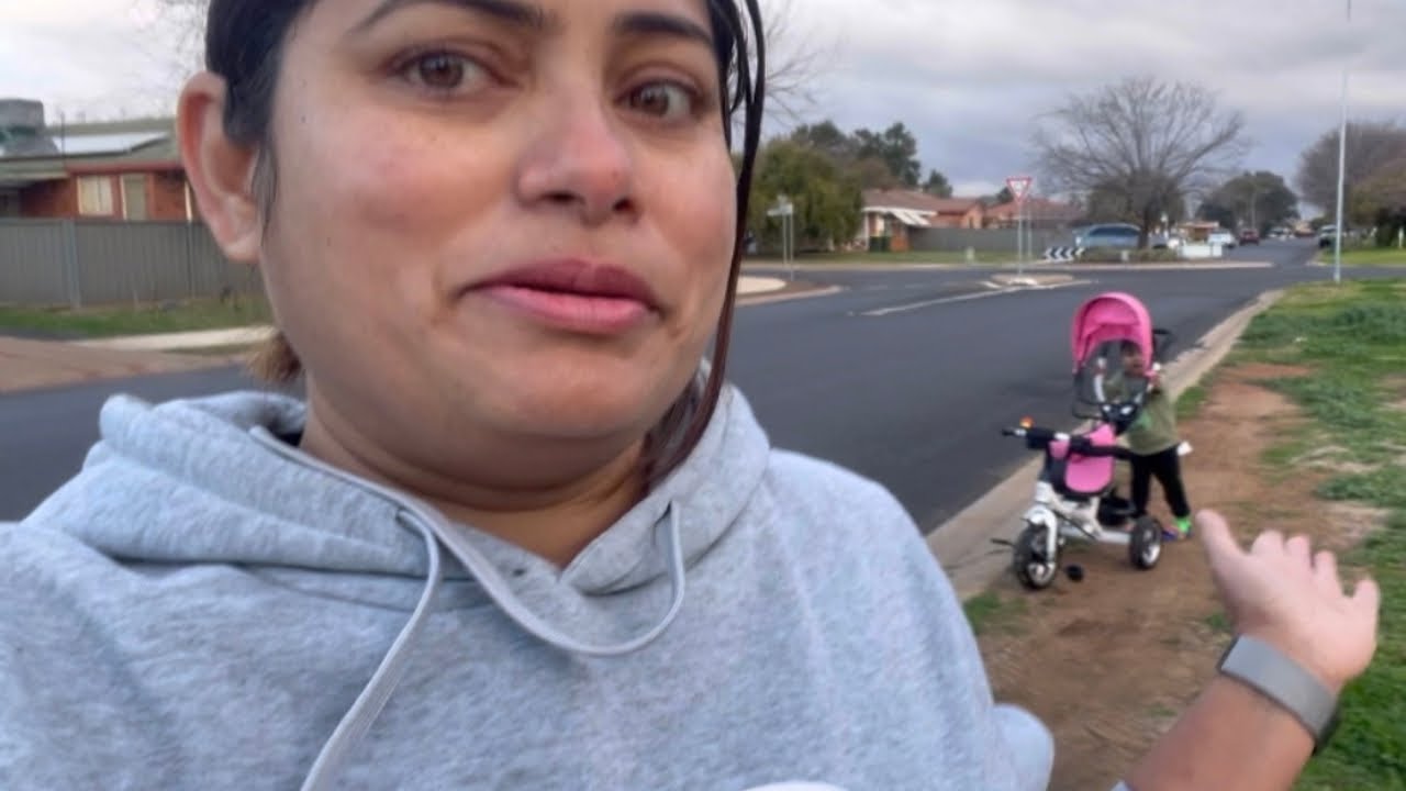 Bahot Din Ke Bad Walk Par Ja Paye | Falguni Australia Se - YouTube