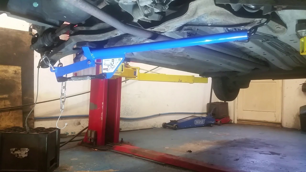 Third hand suspension work. Wishbone holder lever tool - YouTube