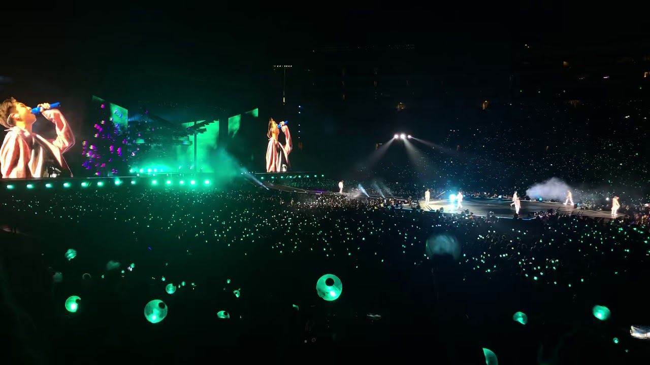 BTS - BEST OF ME LIVE AT ROSE BOWL DAY 1 - YouTube