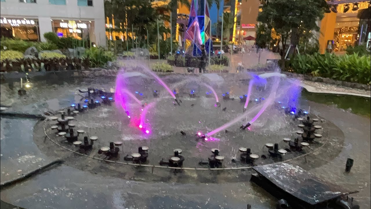 First show 5PM dancing fountain at Eastwood Mall Open Park. DEC 06, 2023 - YouTube