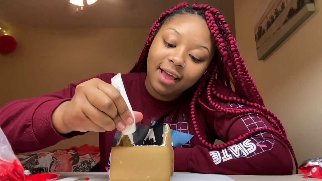 My Terrible Gingerbread House 🍪| Vlogmas 2019 ️| Day 5| - YouTube
