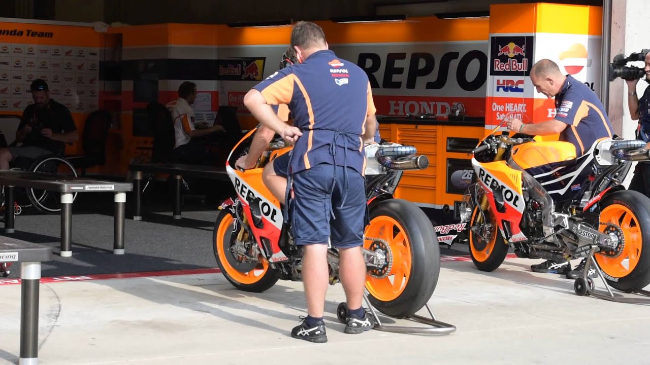 Red Bull Indianapolis MotoGP 2015 Honda Repsol Pit Walk - YouTube