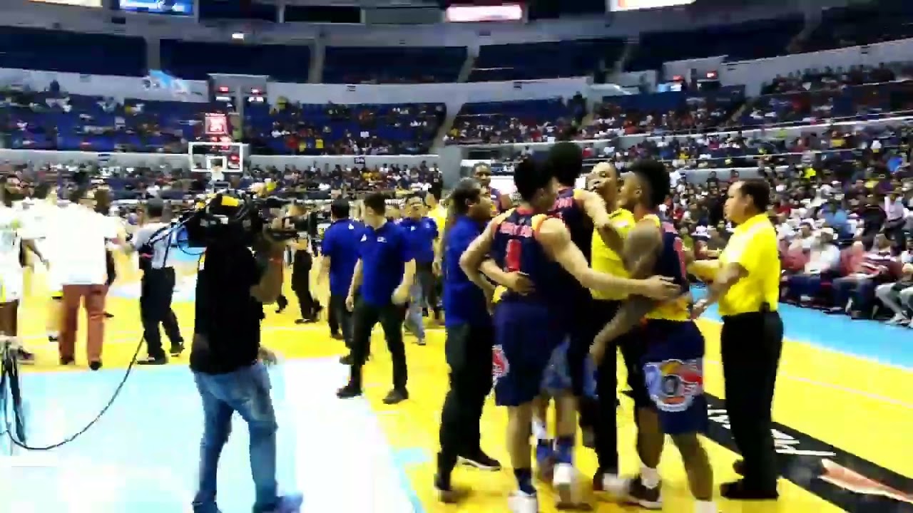 PBA: Kelly Nabong, namakyu ng Rain or Shine players! (2018) - YouTube