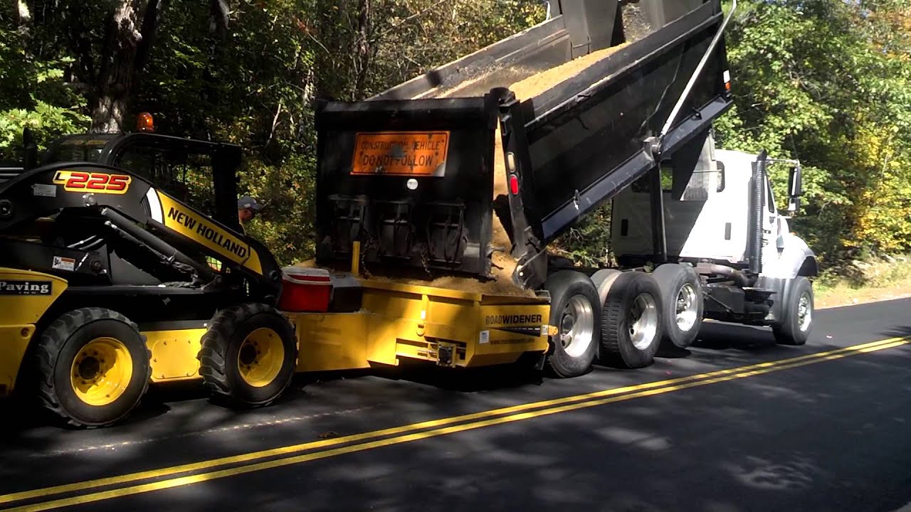R&D PAVING inc. Shoulder gravel - YouTube