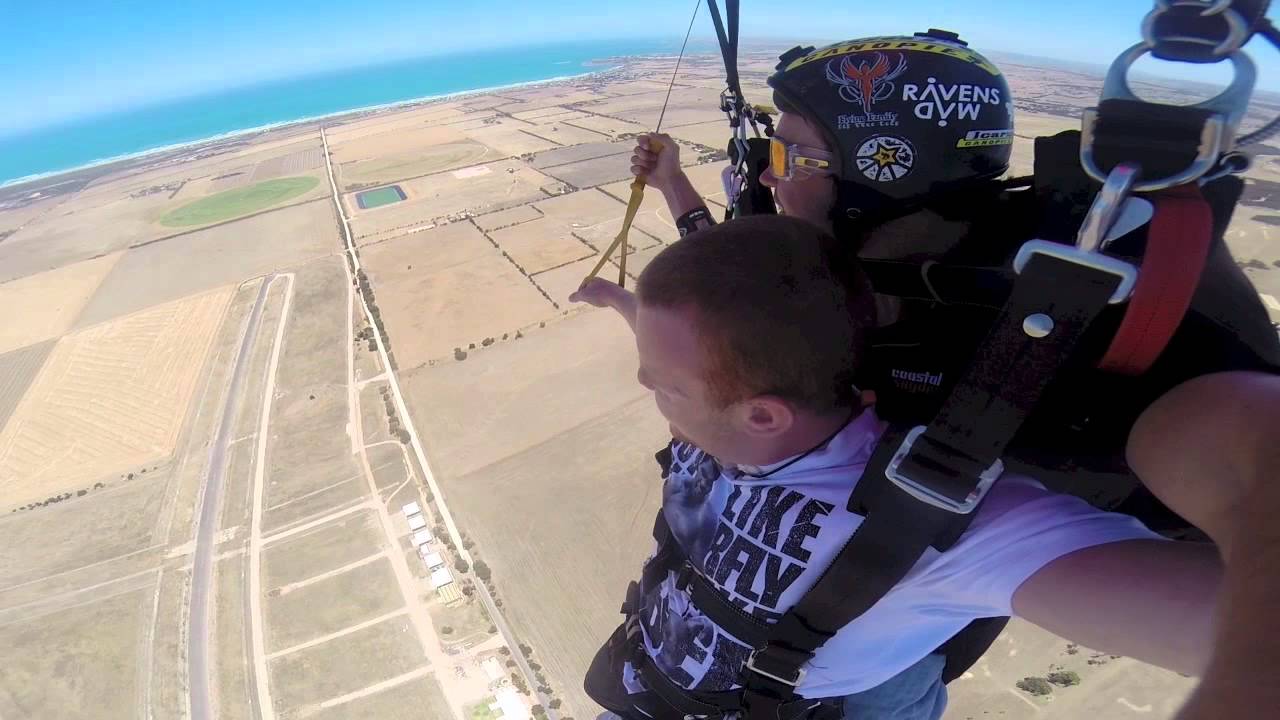 Jarred Johnson at Coastal Skydive - YouTube