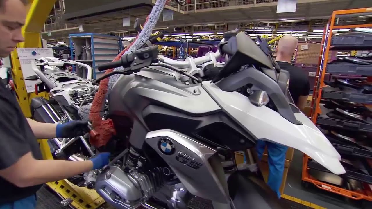 ️BMW Motorcycles FACTORY motorcycle assembly - YouTube