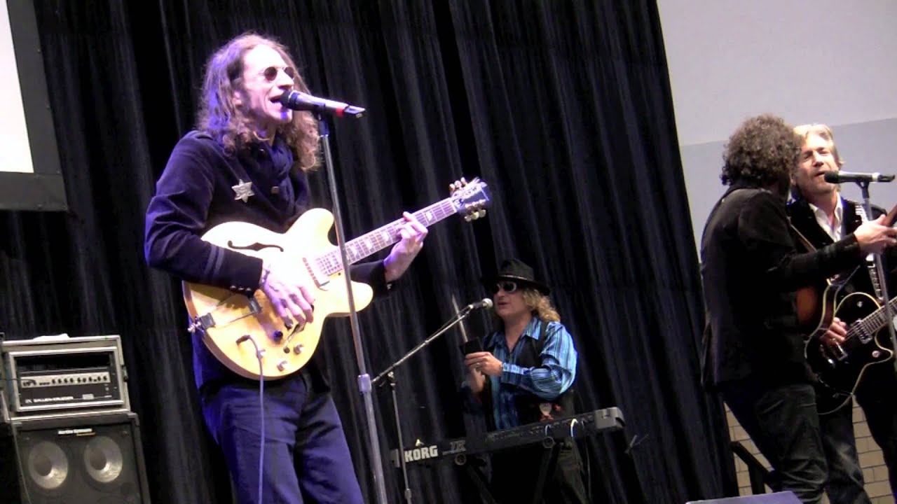 Taxman Beatles Tribute Band The Rattles Zoomer Show - YouTube