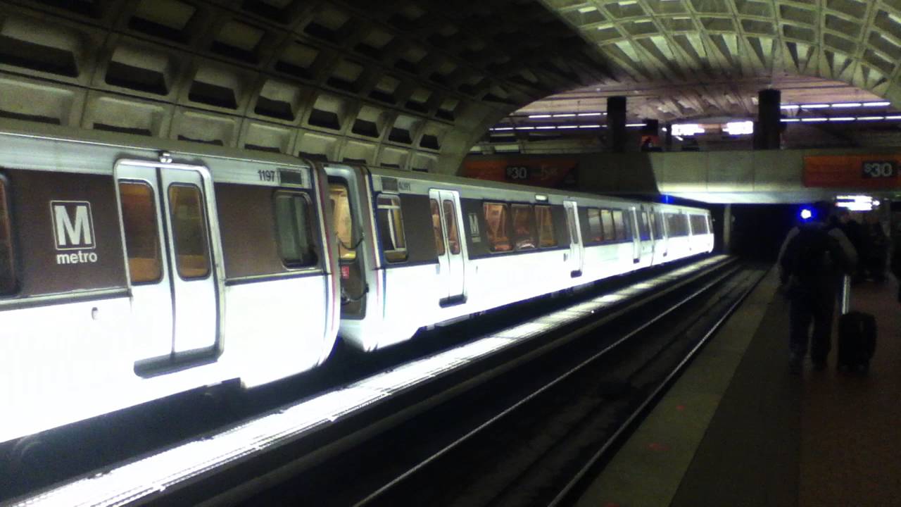 DC Metro (WMATA): 8 cars Red Line train to Grosvenor at Gallery Place ...